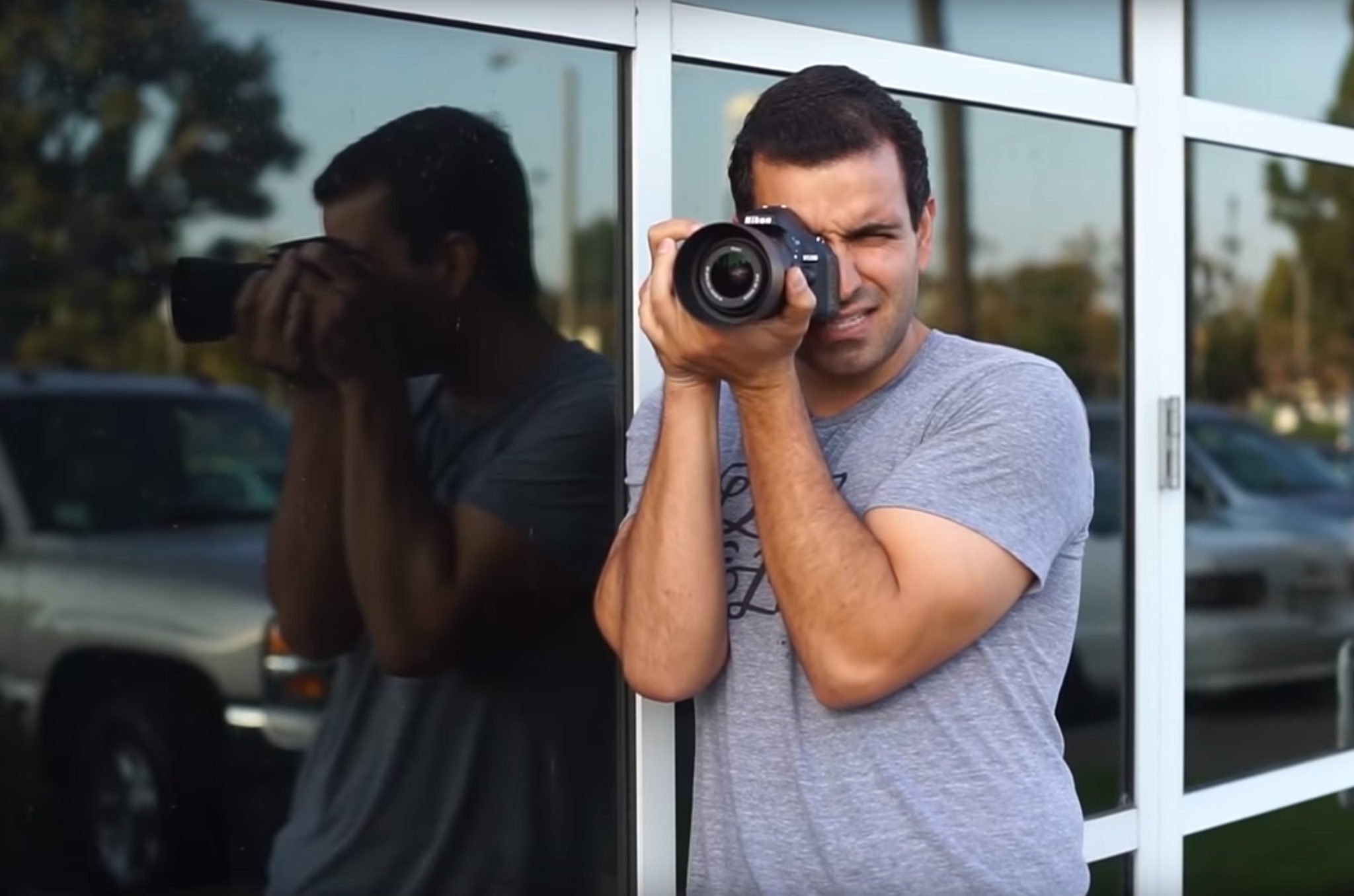 Kamera richtig halten | 4 Techniken für scharfe Bilder