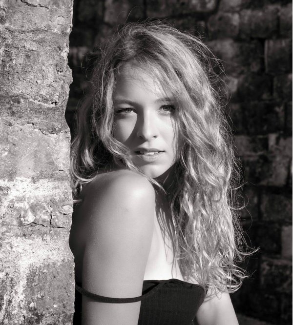 Model Sedcard von Melanie A - weibliches New Face Fotomodel Schweiz