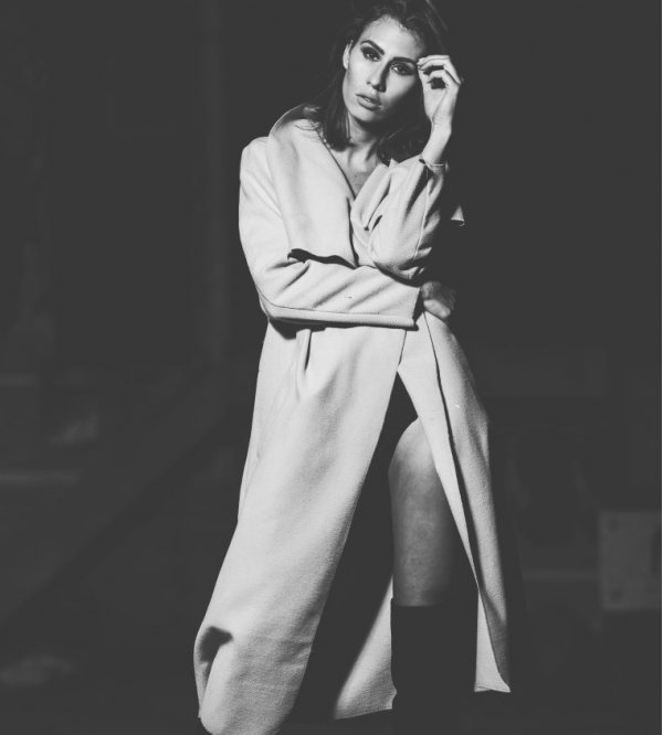 Model Sedcard von Tanja Kr6 - weibliches New Face Fotomodel Schweiz