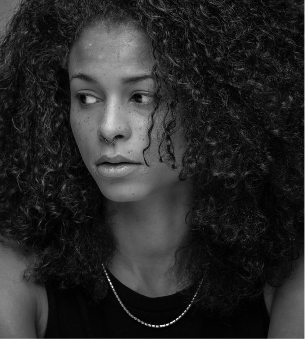 Model Sedcard von Samira R - weibliches New Face Fotomodel Schweiz