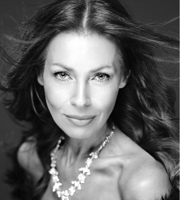 Model Sedcard von Regina G - weibliches Professional Fotomodel Deutschland