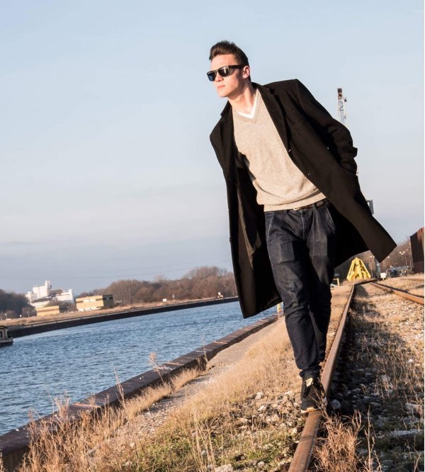 Model Sedcard von Luc W - männliches New Face Fotomodel Deutschland