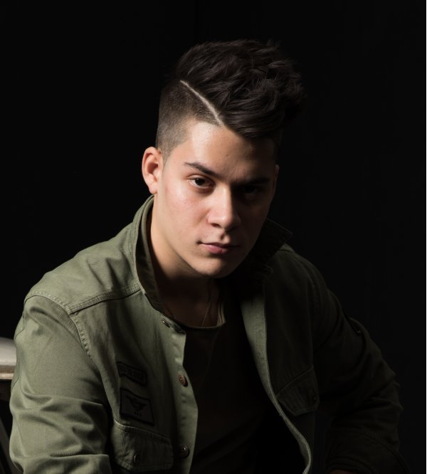 Model Sedcard von Denis M - männliches Professional Fotomodel Schweiz