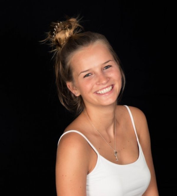 Model Sedcard von Maxi K - weibliches New Face Fotomodel Deutschland