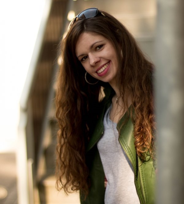 Model Sedcard von Stephanie M - weibliches New Face Fotomodel Schweiz