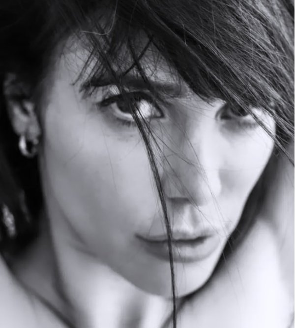 Model Sedcard von Carla C - weibliches Professional Fotomodel Deutschland