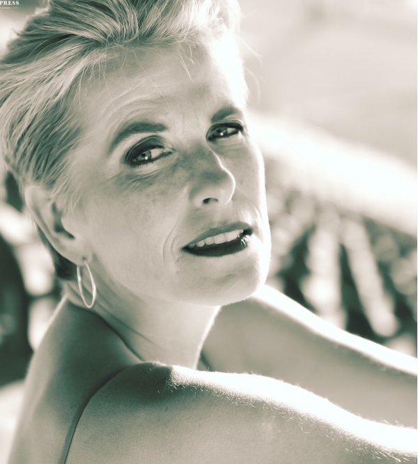 Model Sedcard von Uli H - weibliches Professional Fotomodel Deutschland