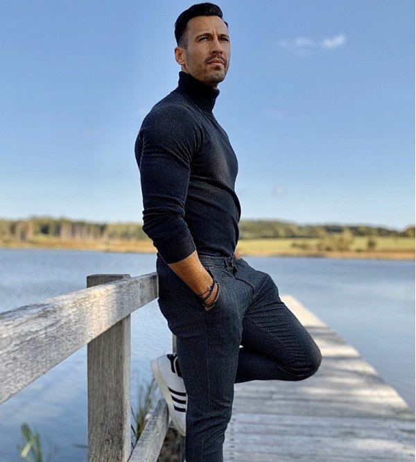 Model Sedcard von Dominic S - männliches New Face Fotomodel Deutschland