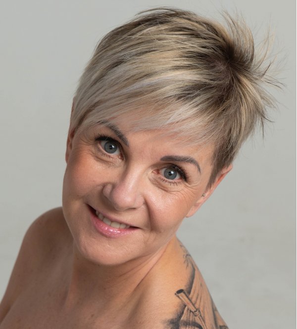 Model Sedcard von Ronny S - weibliches New Face Fotomodel Österreich