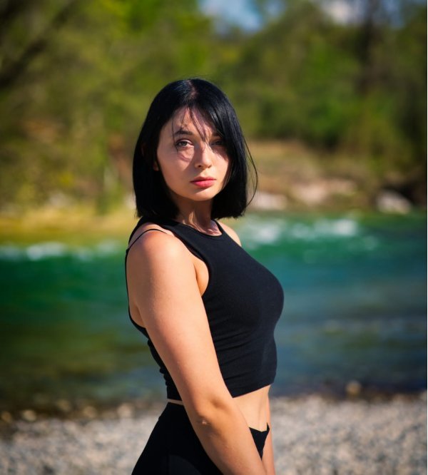 Model Sedcard von Pia J - weibliches New Face Fotomodel Deutschland