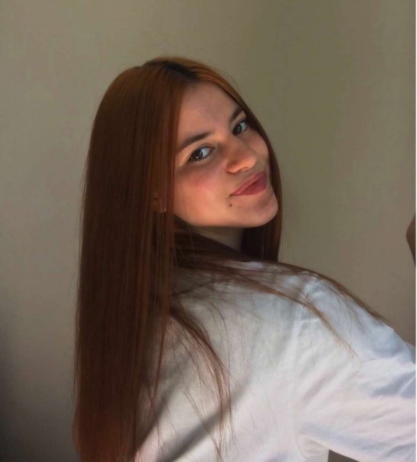 Model Sedcard von Alya B - weibliches New Face Fotomodel Österreich