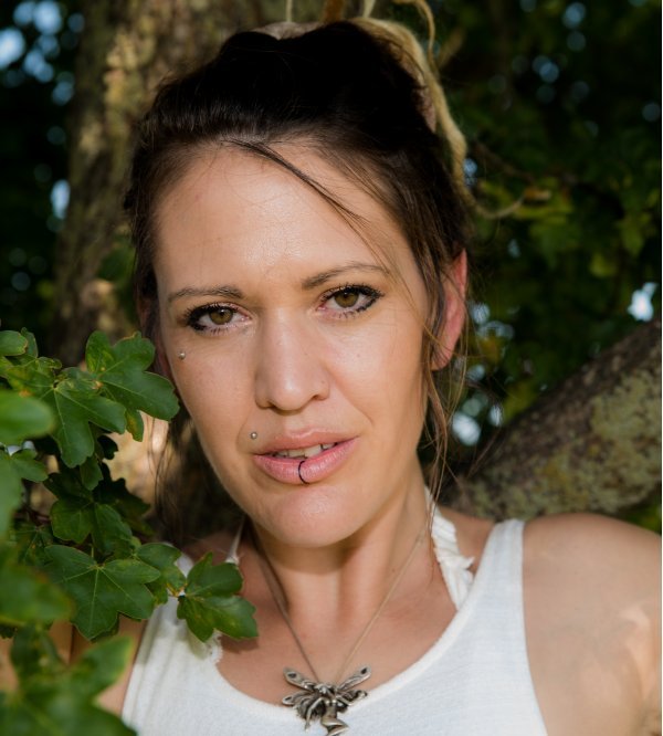 Model Sedcard von Stephanie W - weibliches Professional Fotomodel Schweiz