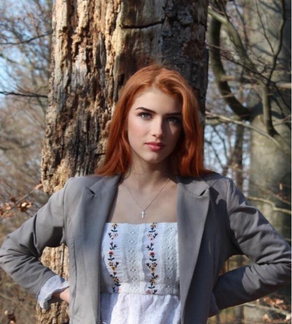 Model Sedcard von Annika F - weibliches New Face Fotomodel Deutschland