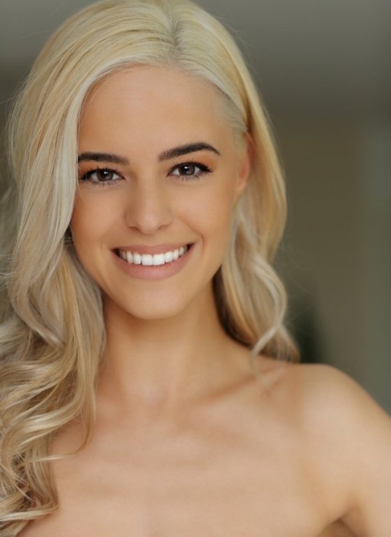 Model Sedcard von Merve K - weibliches New Face Fotomodel Deutschland