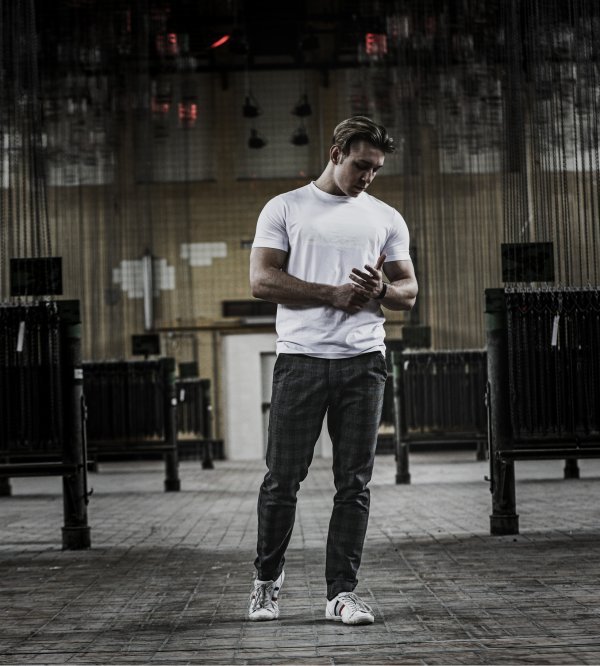 Model Sedcard von Tymon E - männliches New Face Fotomodel Deutschland