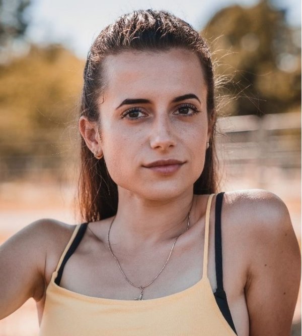 Model Sedcard von Polya V - weibliches New Face Fotomodel Österreich