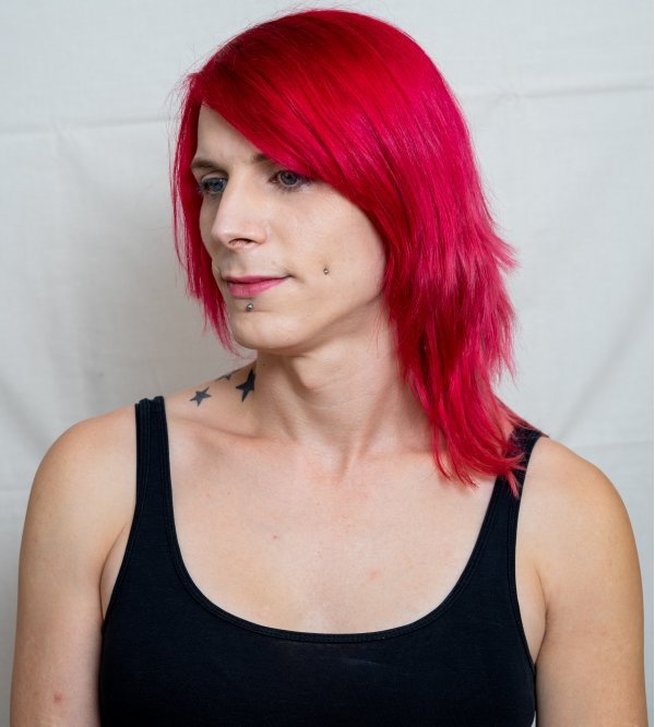 Model Sedcard von Kim F - weibliches New Face Fotomodel Deutschland