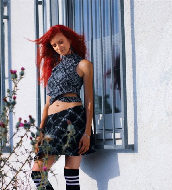 Model Sedcard von Tina R - weibliches New Face Fotomodel Deutschland