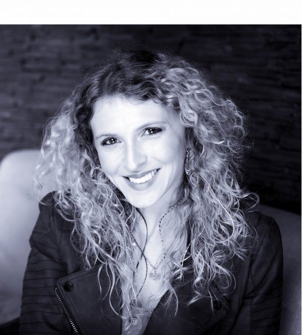 Model Sedcard von Vivian W - weibliches New Face Fotomodel Deutschland