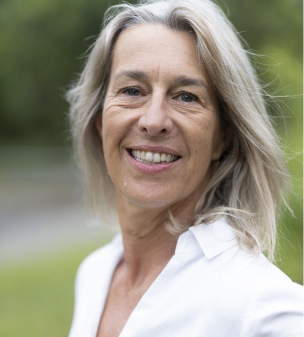 Model Sedcard von Nele He6 - weibliches New Face Fotomodel Australien