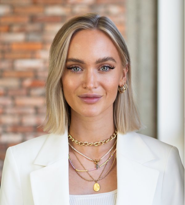 Model Sedcard von Felice S - weibliches New Face Fotomodel Deutschland