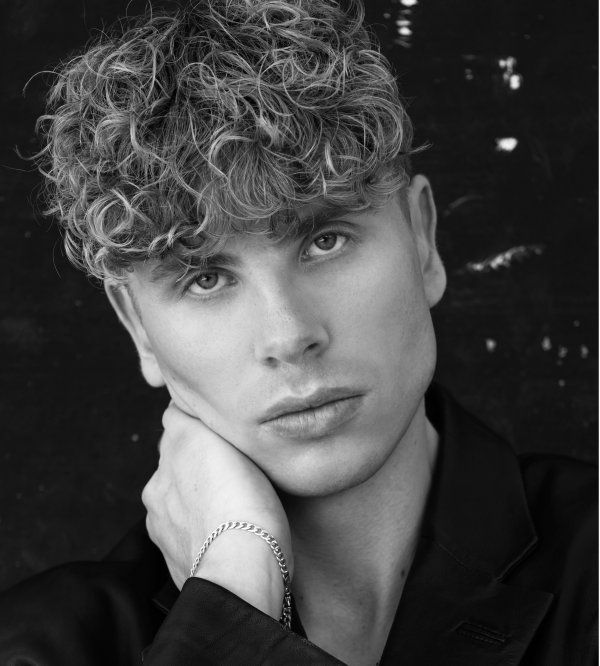 Model Sedcard von Philipp H - männliches New Face Fotomodel Deutschland