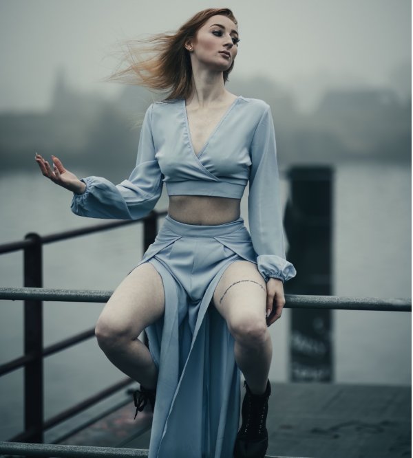 Model Sedcard von Kira F - weibliches New Face Fotomodel Deutschland