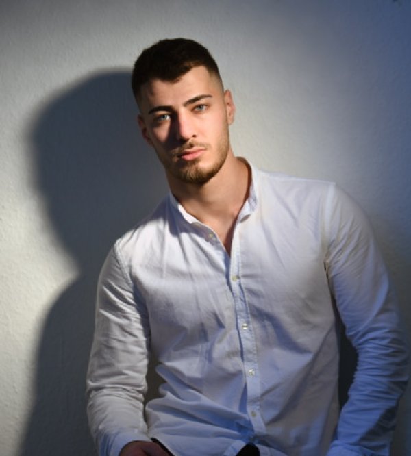 Model Sedcard von Mustafa B - männliches New Face Fotomodel Deutschland