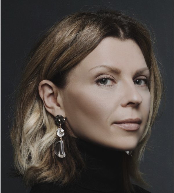 Model Sedcard von Lidia S - weibliches New Face Fotomodel Deutschland