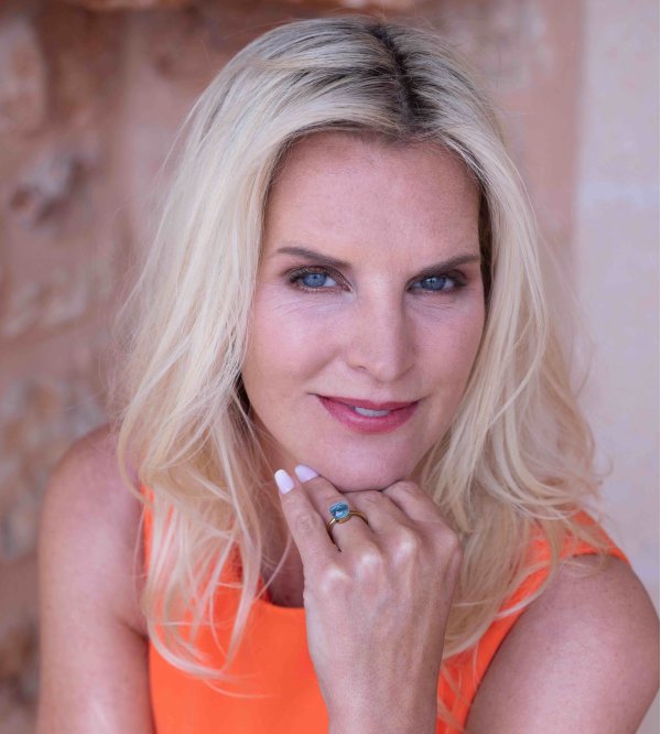 Model Sedcard von Claudia B - weibliches New Face Fotomodel Spanien
