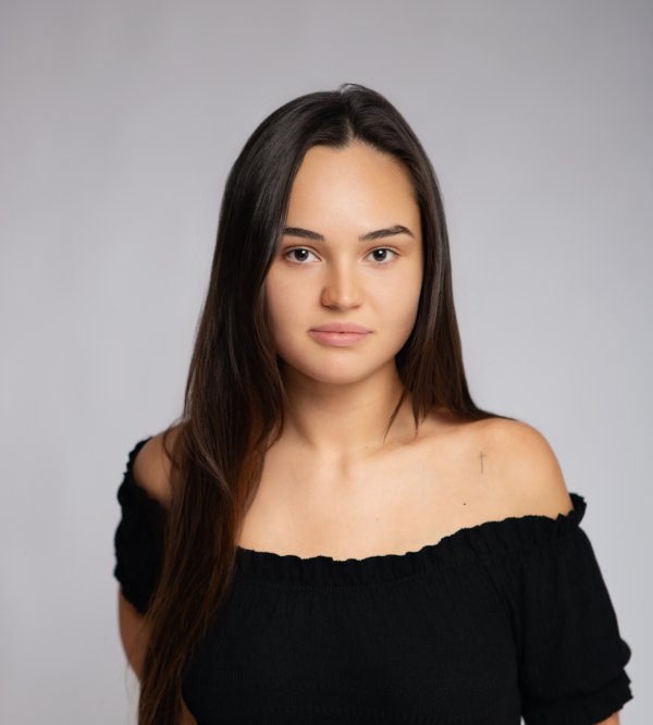 Model Sedcard von Alina R - weibliches New Face Fotomodel Deutschland