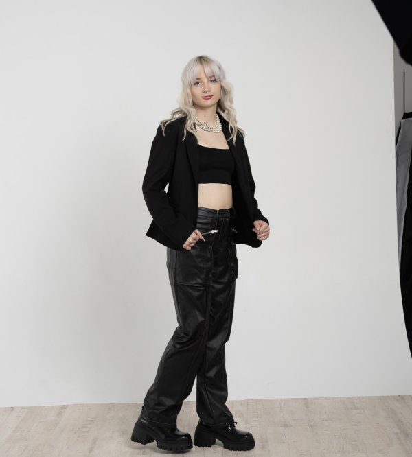Model Sedcard von Leonie Celine M - weibliches New Face Fotomodel ...